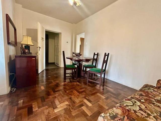ótimo apartamento 02 quartos com sacada e box escriturado no Centro Histórico