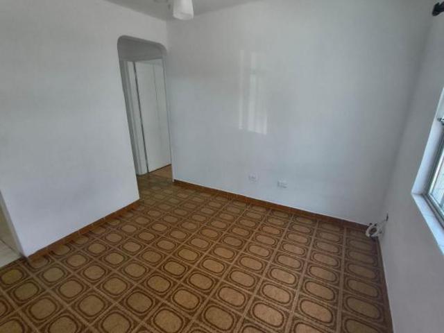 Ótimo apartamento térreo no BNH de 2 dormitórios com quintal privativo no bairro da Aparecida em San
