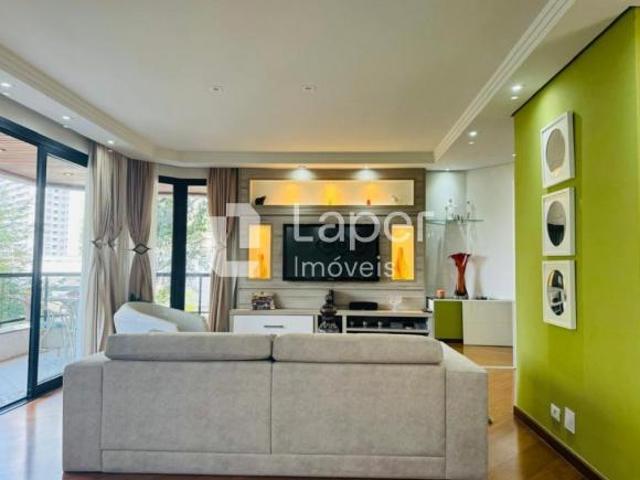 Otimo apartamento à venda no bairro Aclimação, com 185 m², 5 Quartos sendo 3 Suítes, Varanda e 3 vag