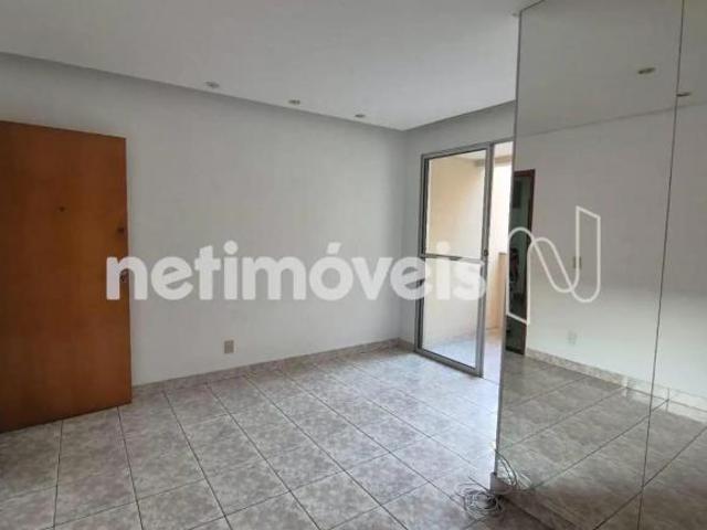 Ótimo apartamento à venda no Sagrada Família