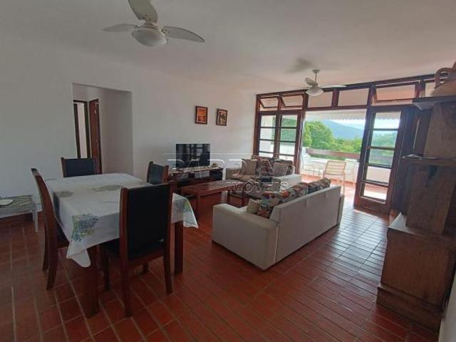 Ótimo apartamento com 3 dormitórios e vista para o mar na praia das Toninhas em Ubatuba!