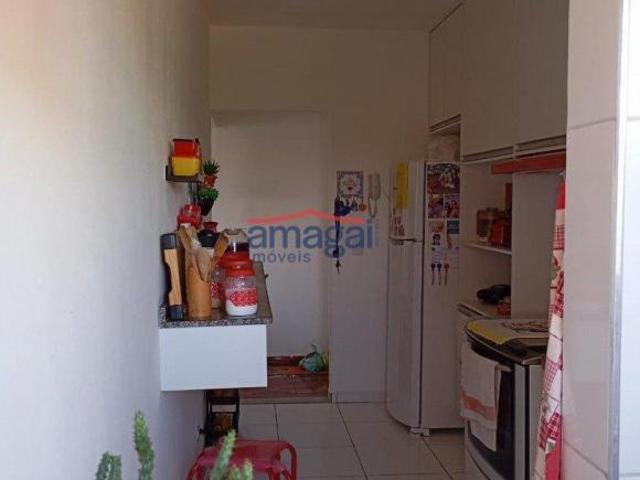Ótimo Apartamento com 02 dormitório, 02 salas com salas, e vaga coberta !
