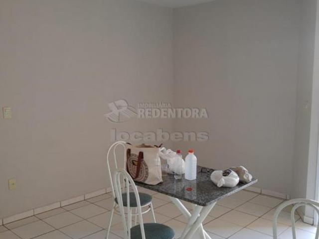 Ótimo Apartamento com 02 dormitórios e 02 vagas cobertas
