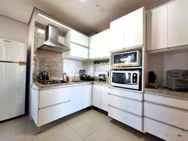 Ótimo apartamento com 03 dormitórios 01 suíte