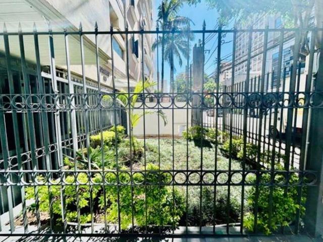 Ótimo apartamento com 135m2,3quartos,sendo1suíte,1vaga,no miolo do Itaim Bibi!