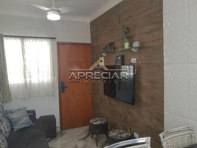 Ótimo apartamento com dois dormitórios, sala, cozinha planejada com fogão embutido e mesa em granito