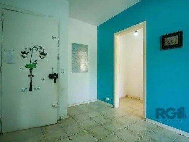 ÓTIMO APARTAMENTO COM UM DORMITÓRIO, BAIRRO MORRO SANTANA