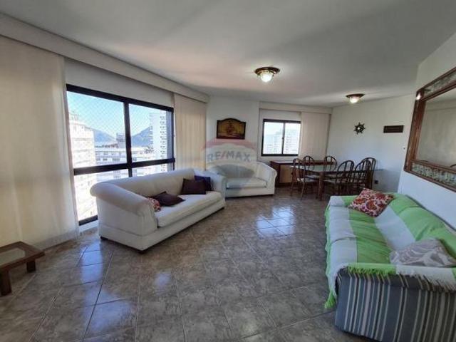 Ótimo apartamento com vista para o mar 180m². Com varanda Gourmet e elevador privativo