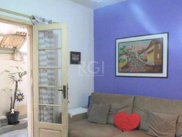 Ótimo apartamento de 76m² no bairro Santana! Localizado no subsolo, possui living amplo, 2 dormitóri