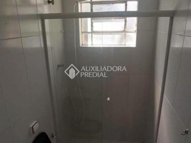 Ótimo Apartamento de 02 dormitório de frente, reformado, peças amplas, living 02 ambientes