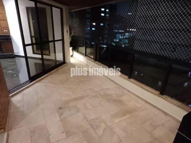 Ótimo Apartamento de 246 m2 com 4 dormitórios Real Parque