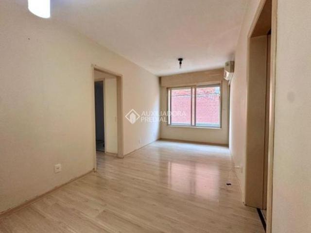 Ótimo apartamento de 2 dormitórios com dependencia de empregada e garagem fechada