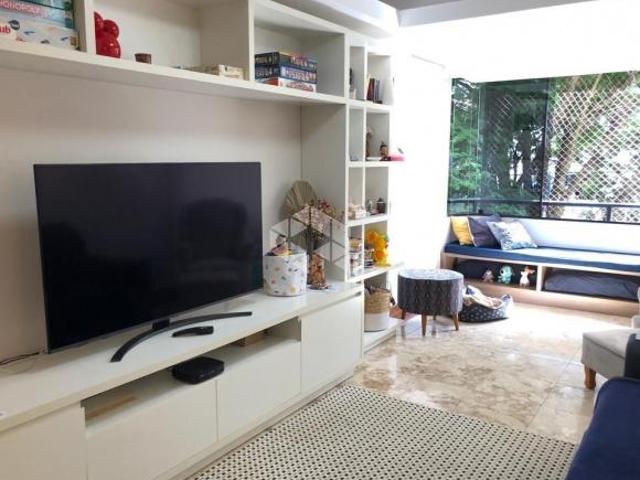 Ótimo apartamento de 2 dormitórios, com suíte, no bairro Petrópolis