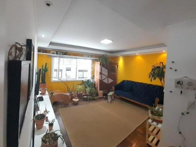 Ótimo apartamento, de frente, bem arejado e iluminado. São 3 dormitórios, 1 suíte, banheiro social