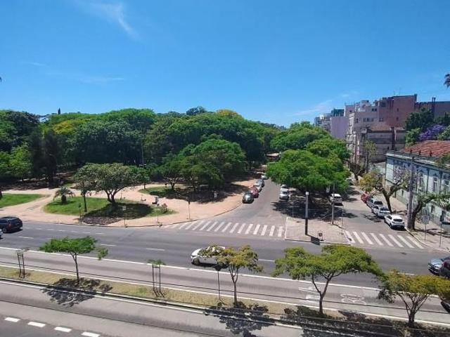 Ótimo apartamento desocupado de frente para a Redenção Cidade Baixa