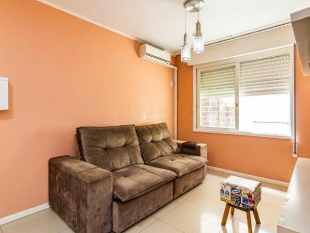 ÓTIMO APARTAMENTO DIFERENCIADO E REFORMADO COM PÁTIO