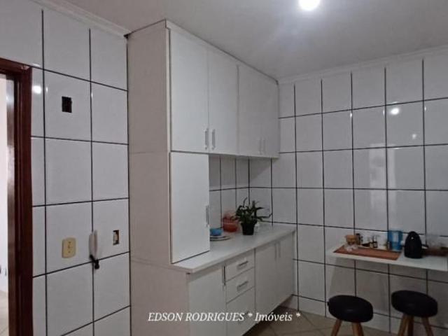 ÓTIMO APARTAMENTO GRANDE * EXCELENTE LOCALIZAÇÃO