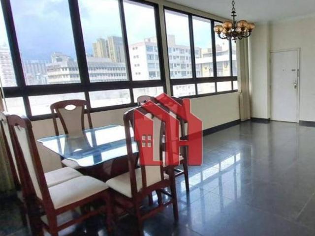 Ótimo apartamento, muito amplo em excelente localização, na quadra da praia, com 3 dormitórios, send