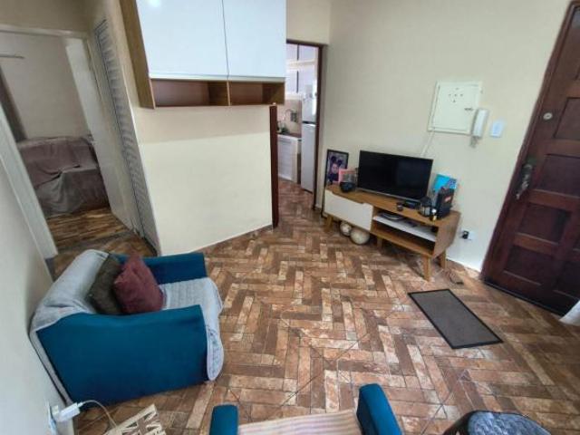 Ótimo apartamento no BNH de 2 dormitórios com quintal privativo bairro da Aparecida em Santos SP