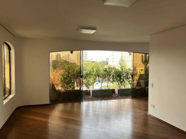 ÓTIMO APARTAMENTO NO CORAÇÃO DO BROOKLIN!