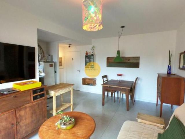 Ótimo apartamento reformado de 56 m² com 02 dormitórios sendo 01 suíte e 02 vagas na Vila Ipojuca