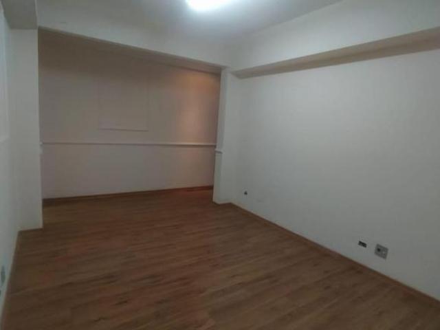 Ótimo Apto à venda na Avenida Liberdade, com 2 dormitórios, 1 banheiro e 1 lavabo, São Paulo, SP
