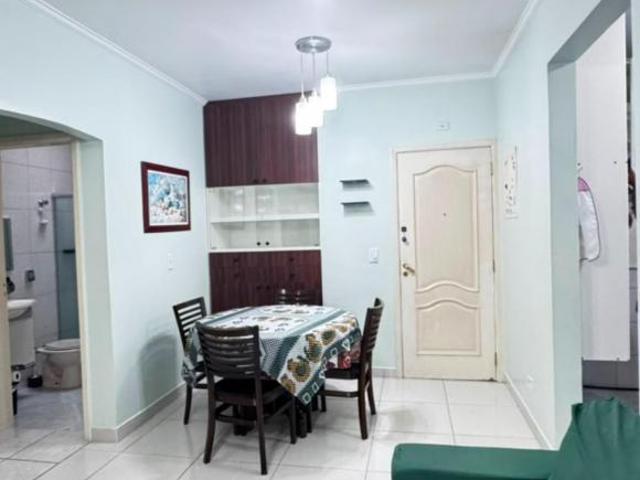 Ótimo apto com 02 dorms amplos, 02 banheiros, mobiliado a 300 metros da praia !