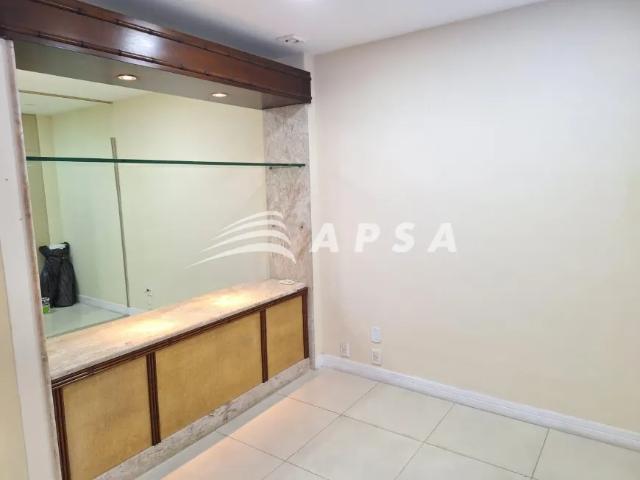 Ótimo conjunto de sala comercial com vista linda para a baía de guanabara localizado próximo a duas