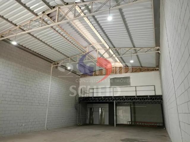 Ótimo galpão com boa localização, com 230m² de terreno e 280m² de área construida, ao lado de grande