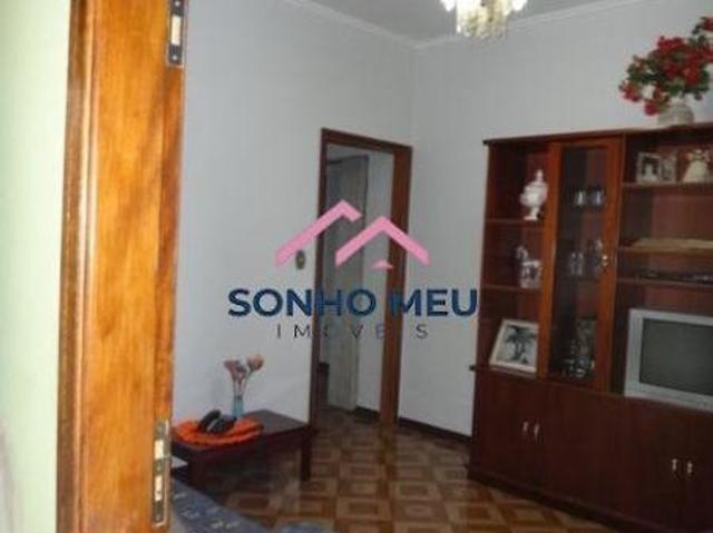 Ótimo imóvel com 3 dormitórios, sendo uma suíte, sala, cozinha copa e 2 vagas de garagem coberta