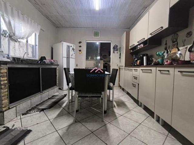 Ótimo imóvel na parte alta do bairro, sala tv, cozinha, 2 dormitorios, 2 banheiro social, área lazer