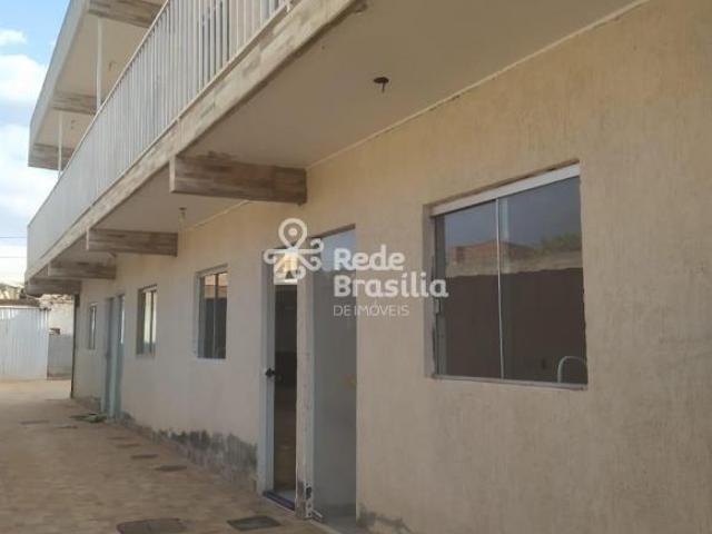 ótimo prédio com 8 kits uma linda casa e um lote com muito espaço a venda em TAGUATINGA SUL NA QSC