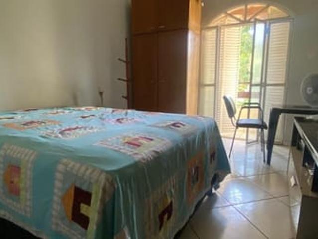 ótimo quarto com varanda