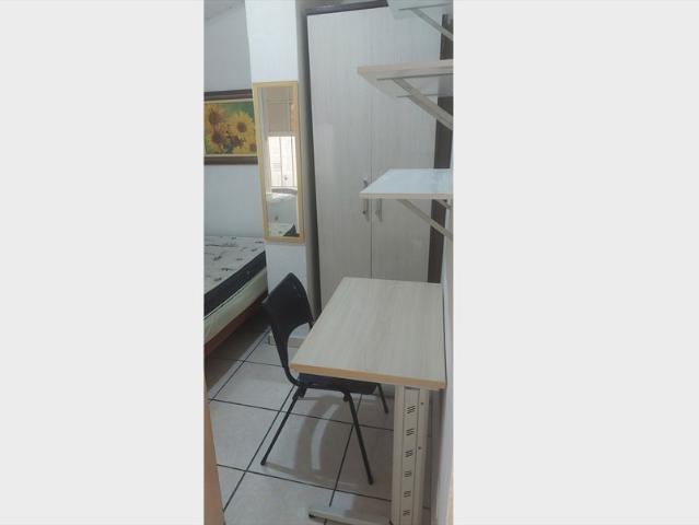 Otimo quarto individual com frigobar