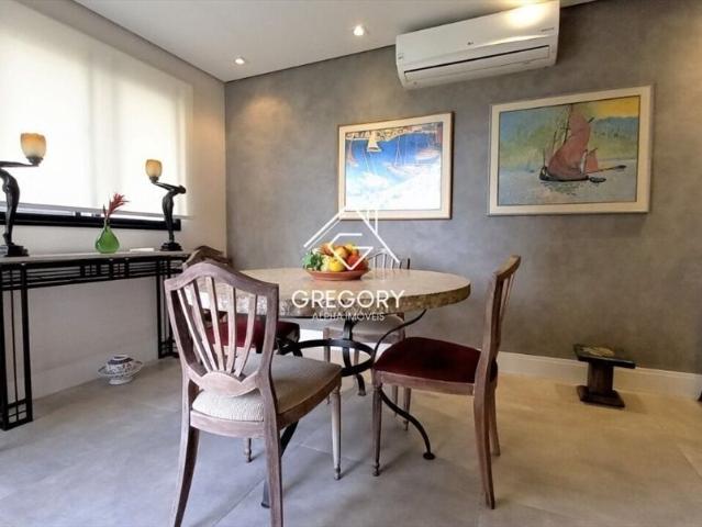 Ótimo quarto, super bem localizado