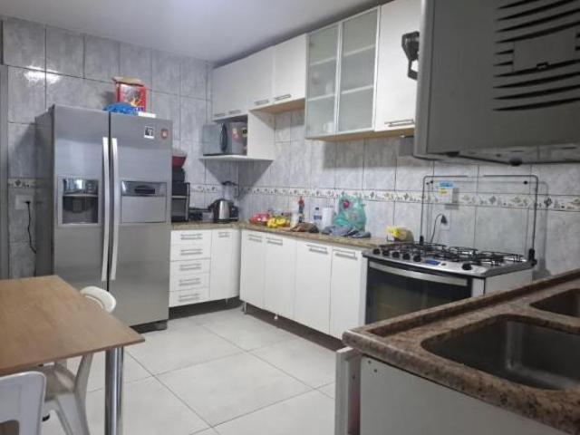 Ótimo Sobrado na QRC 02 Residencial Santos Dumont