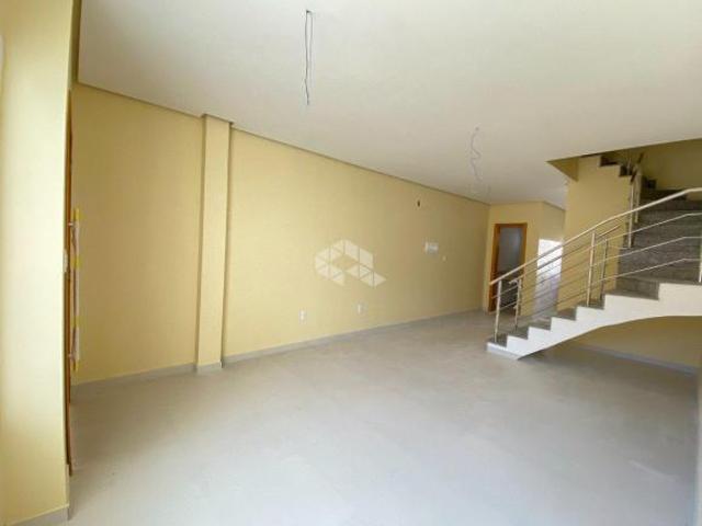Ótimo sobrado novo no bairro Guarujá