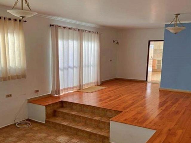 Ótimo Sobrado à venda no Bairro do Jardim Regina na Rua José Baroncelli