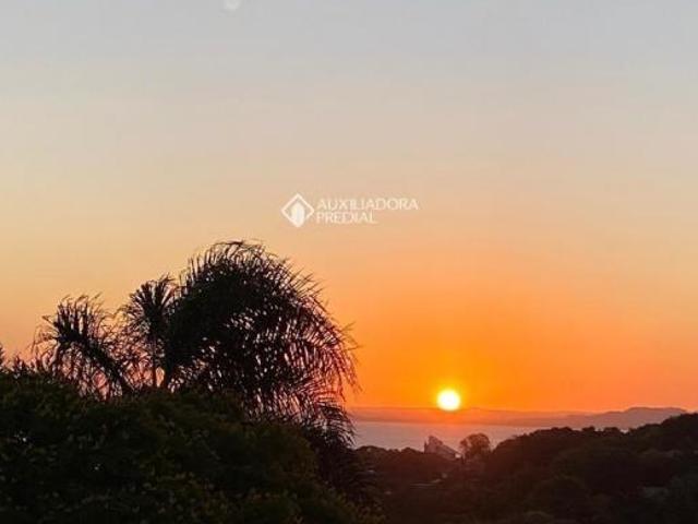 ÓTIMO SOBRADO COM LINDA VISTA DO RIO E PÔR DO SOL