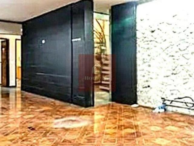 Ótimo sobrado comercial, 400 m2, com 11 salas e 5 vagas. ALUGADO