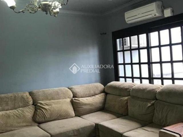 Ótimo sobrado de 256m2, 3 dormitórios com suíte