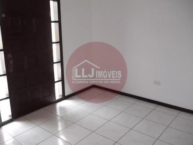 Ótimo sobrado em condomínio fechado com 130m² total Bairro Tingui