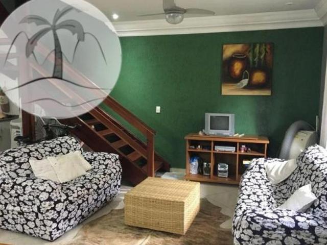 Ótimo sobrado em Condomínio fechado com três dormitórios sendo uma suíte