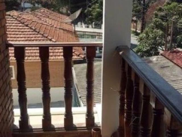 Ótimo sobrado próximo ao horto florestal