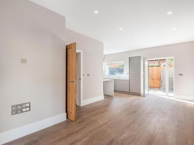 Otley Terrace, London E5 3 bed house to rent £3,500 pcm £808 pw