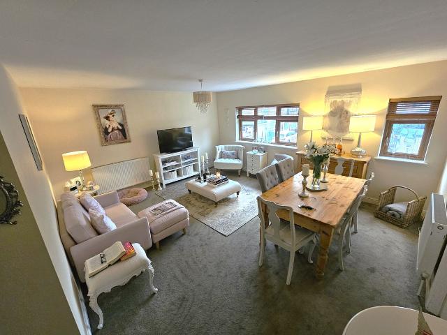 Otley Road, Leeds LS20, 3 bed flat to rent, £1,020 pcm | PrimeLocation