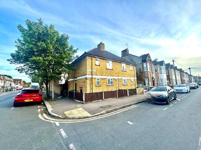 Otley Road, London E16, 2 bed end terrace house to rent, £2,100 pcm | PrimeLocation