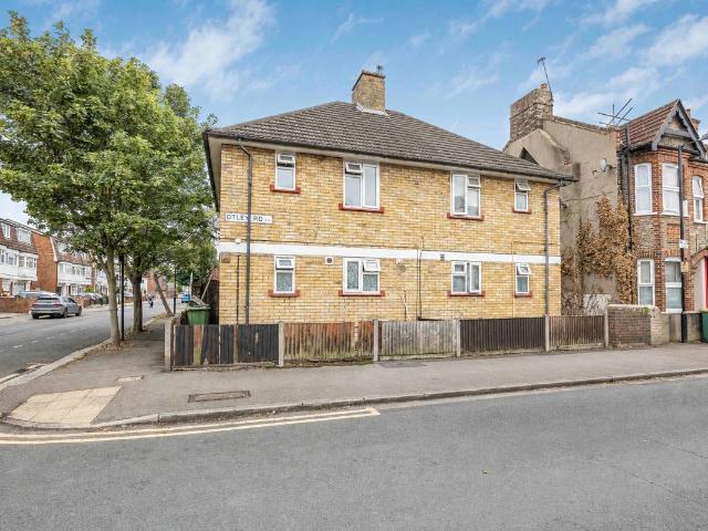 Otley Road, London E16, 2 bed semi detached house to rent, £2,100 pcm | PrimeLocation