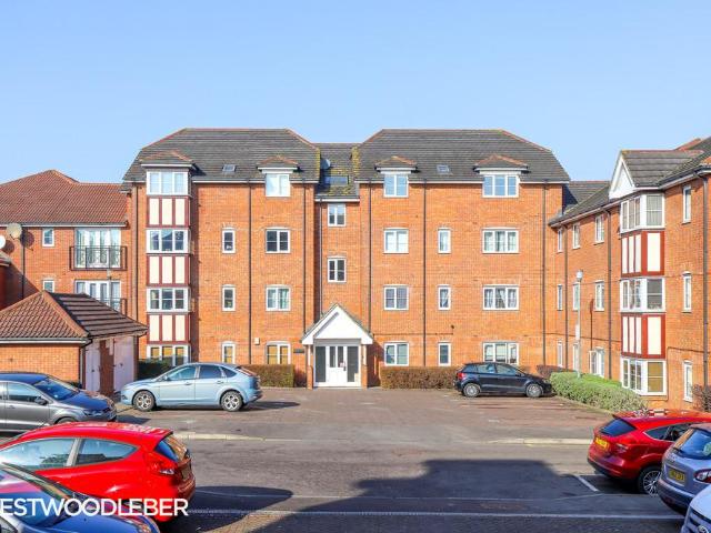 Ottawa Court, Broxbourne EN10 2 bed apartment to rent £1,450 pcm £335 pw