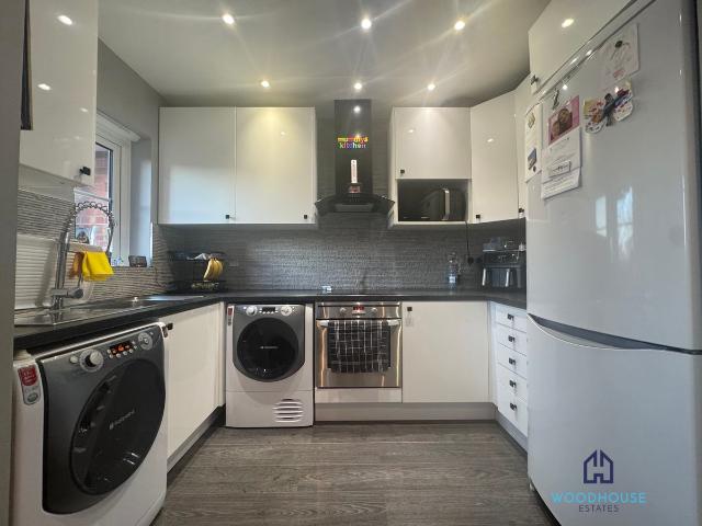 Ottawa Court, Turnford EN10, 2 bed flat to rent, £1,500 pcm | PrimeLocation